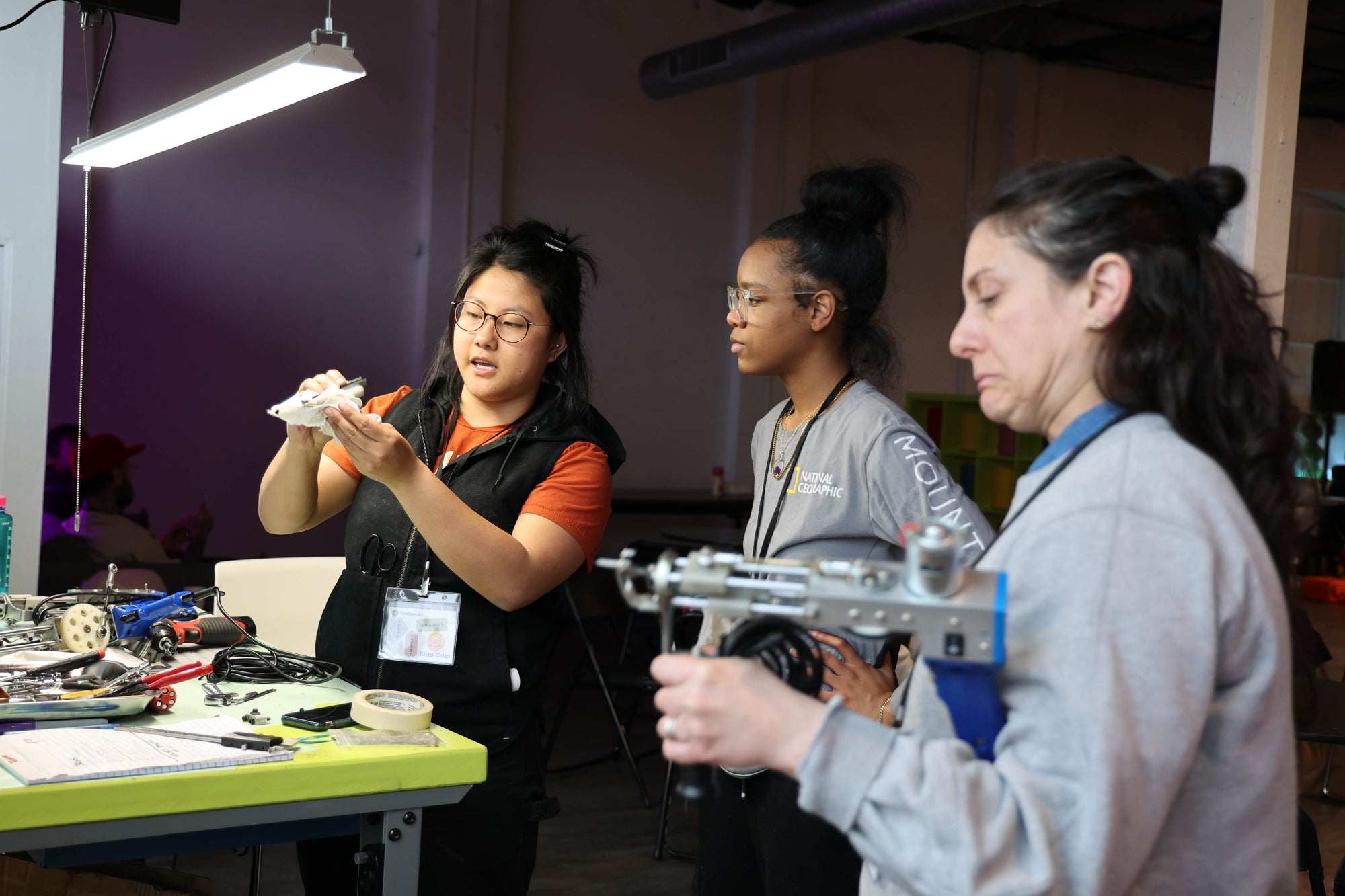 Rug tufting machines for hand carpet tufting